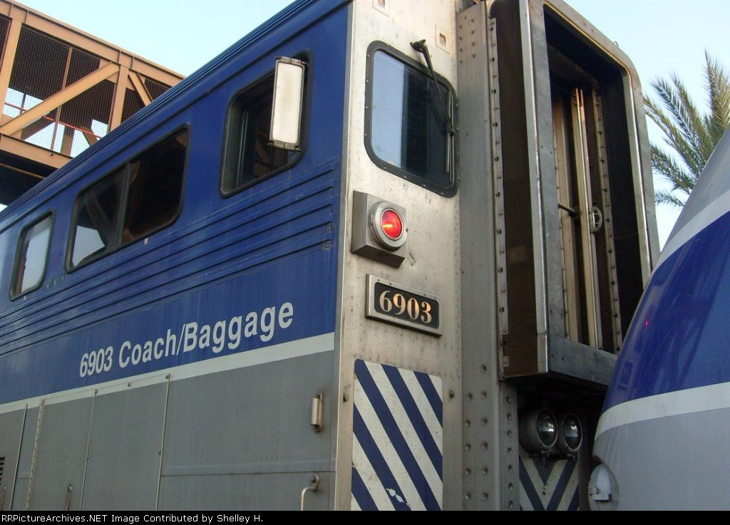 CabCar 6903 hooked with 460